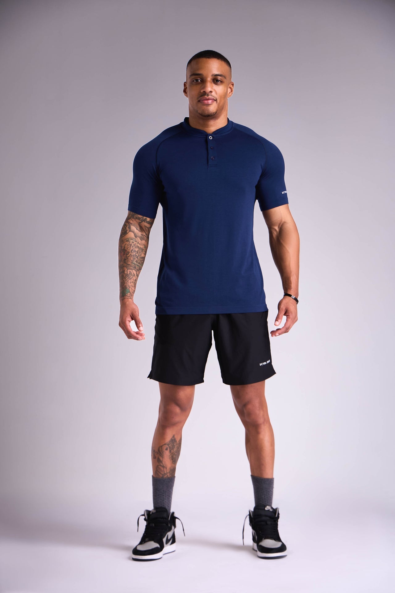 Seamless Henley – SCYLLA ZELUS
